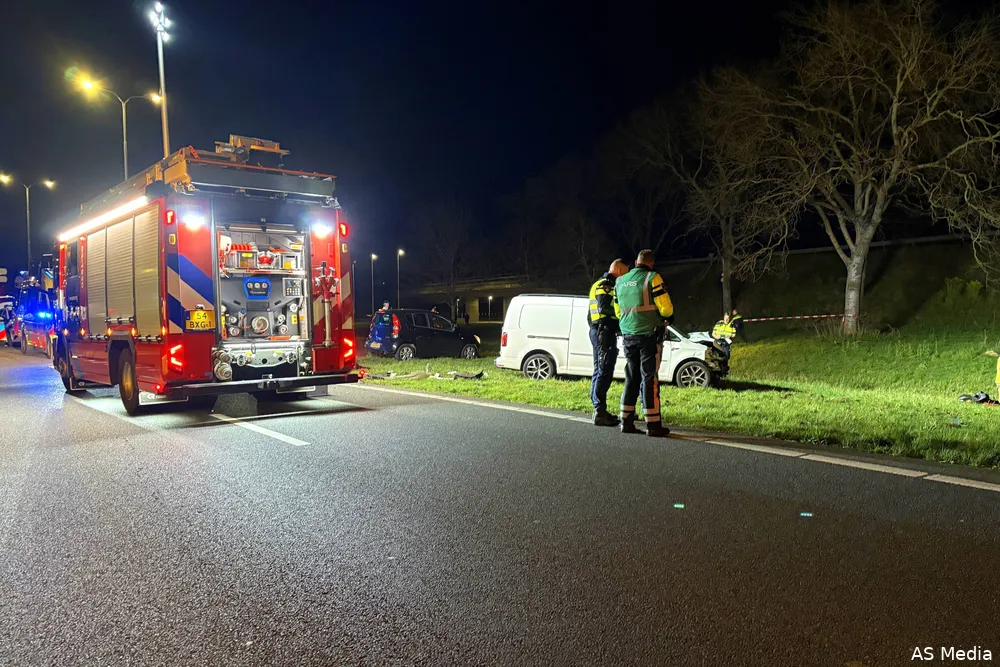 Ongeval met meerdere voertuigen op toerit in Rouveen